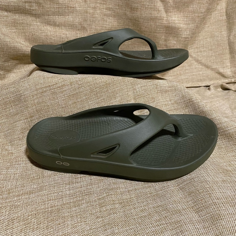 Oofos Womens Green Sandals - Gem